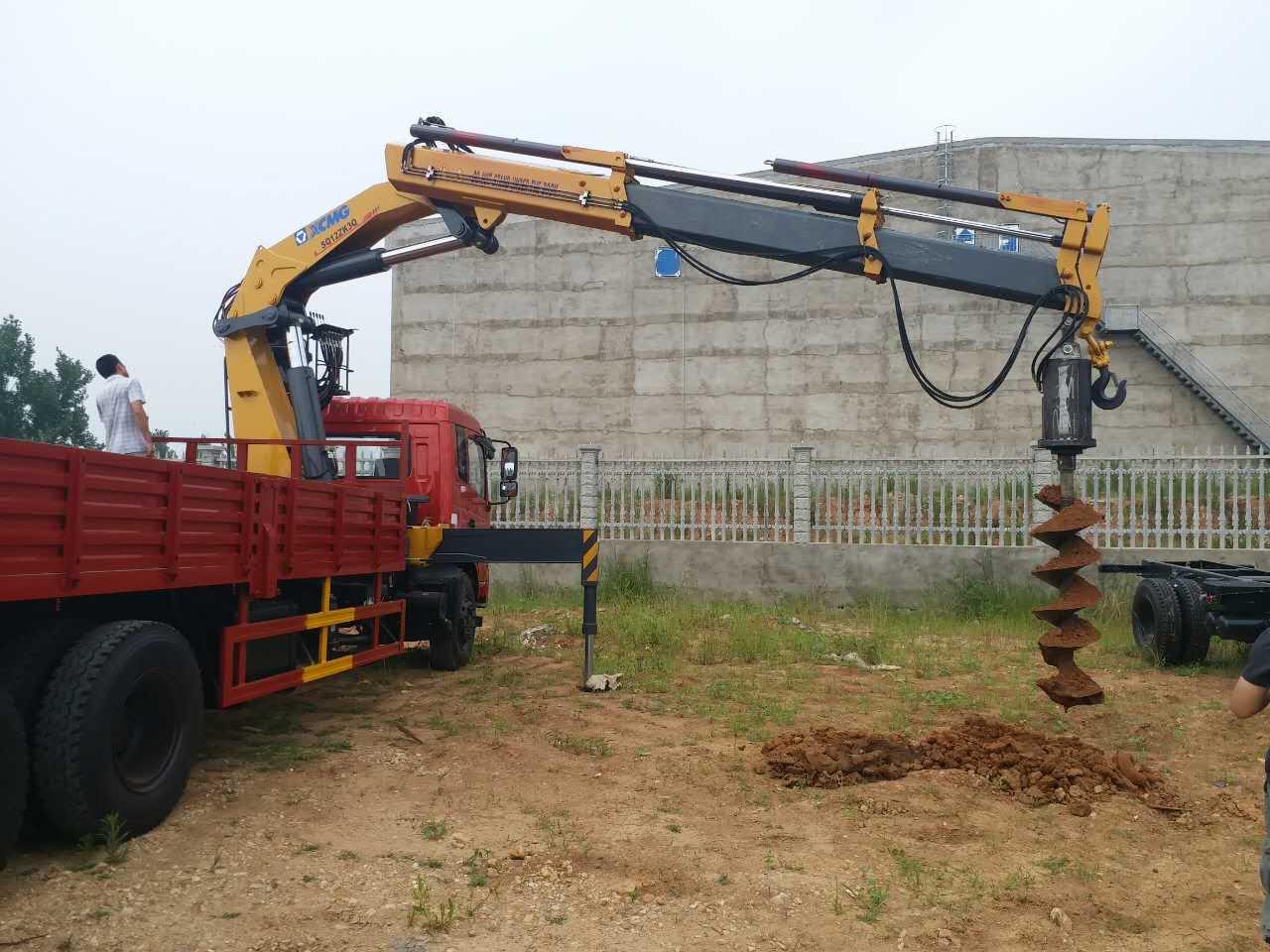 Crane Boom Truck | APACHE CONSTRUCTION EQUIPMENT